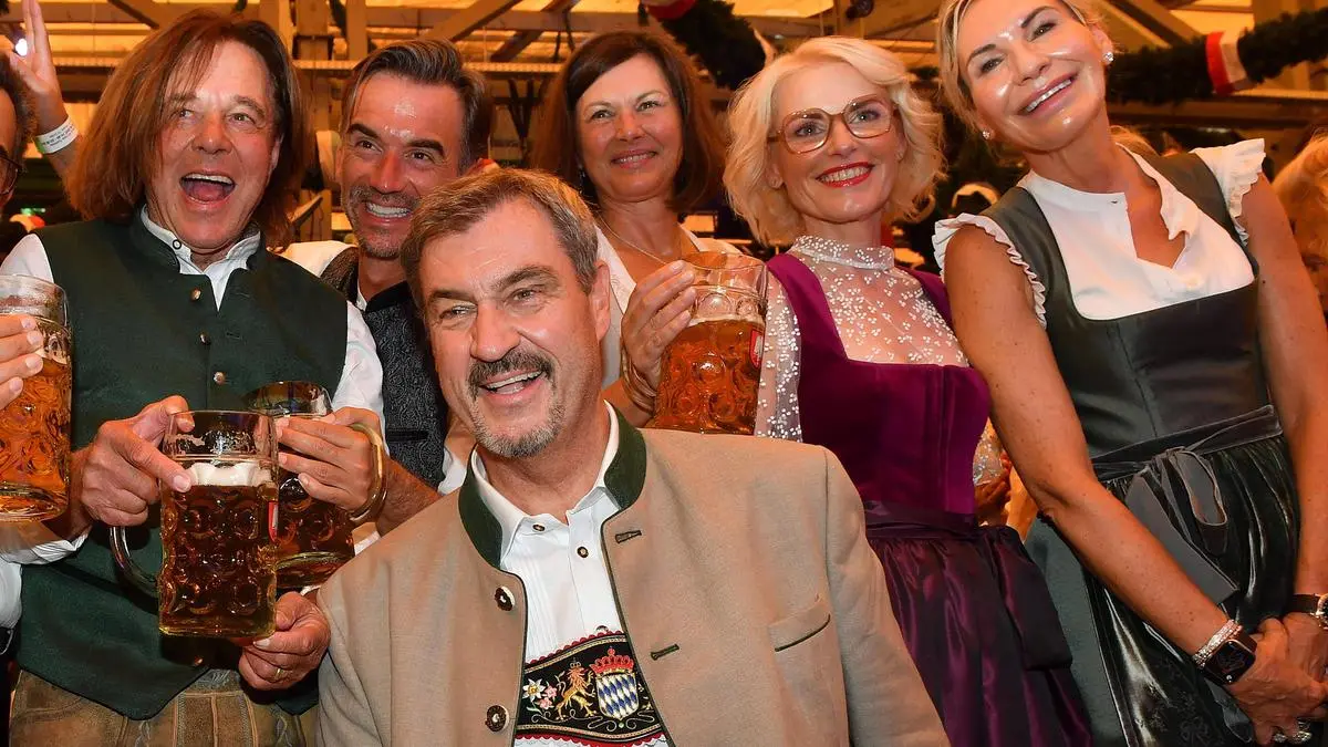 Markus Söder: Bayerns Ministerpräsident singt Oktoberfest-Klassiker